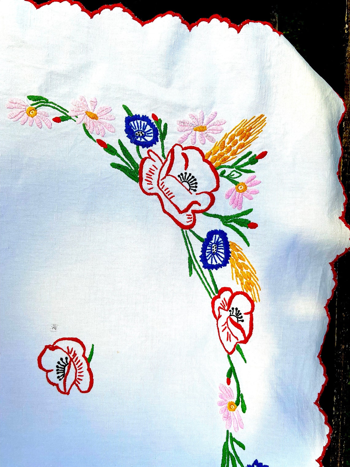 Hand Embroidered Tablecloth VINTAGE HUNGARIAN HANDMADE Tablecloth With ...