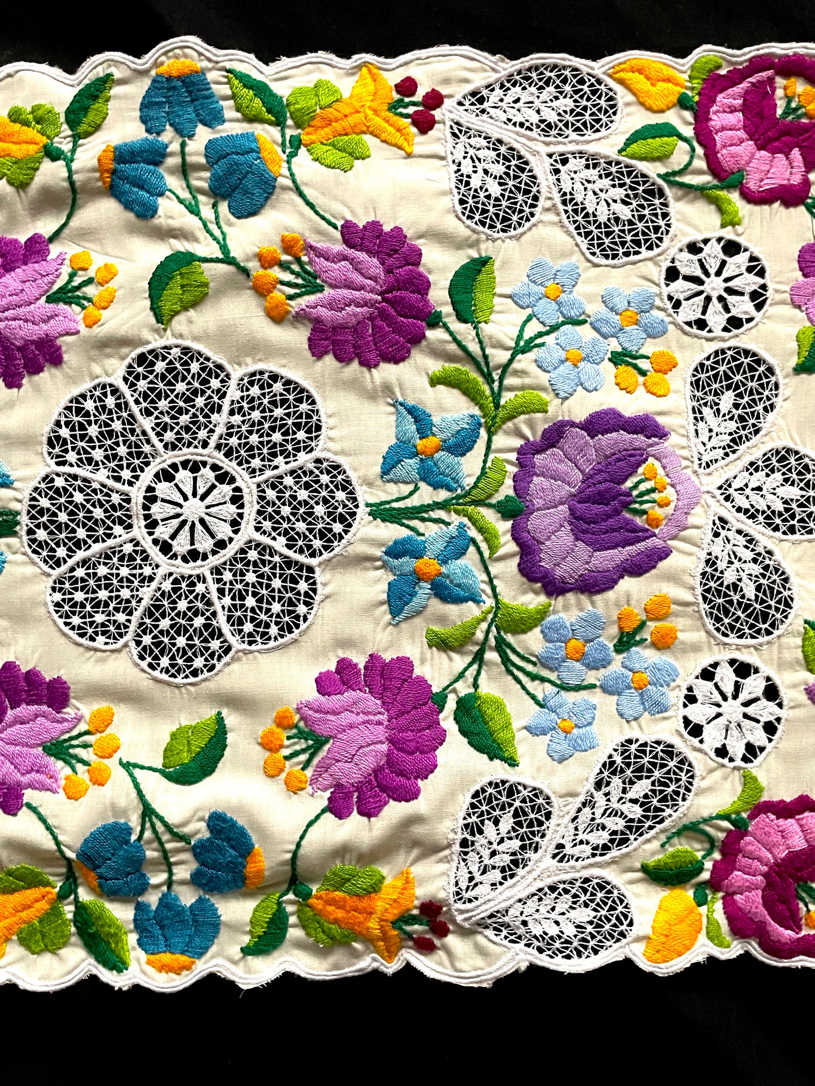 Hand Embroidered Traditional HUNGARIAN Tablecloth With Floral Kalocsa ...
