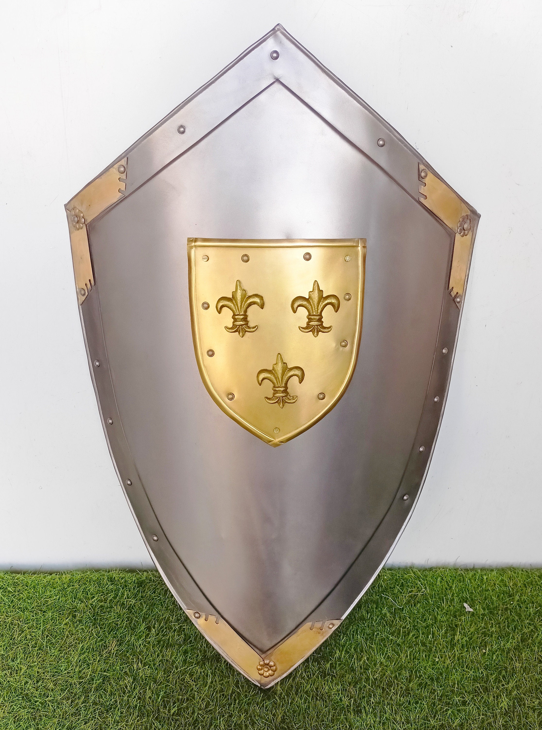 Hoja de escudo de armadura templaria medieval Escudo de calentador de ...