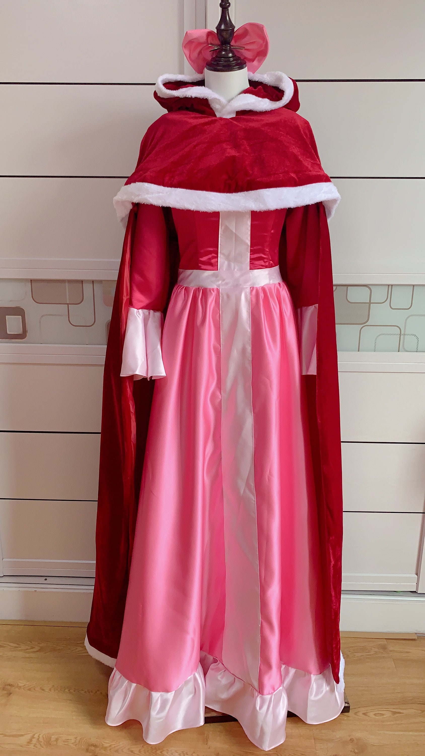 Disfraz de cosplay inspirado en Red Belle Dress con capa roja - Etsy España