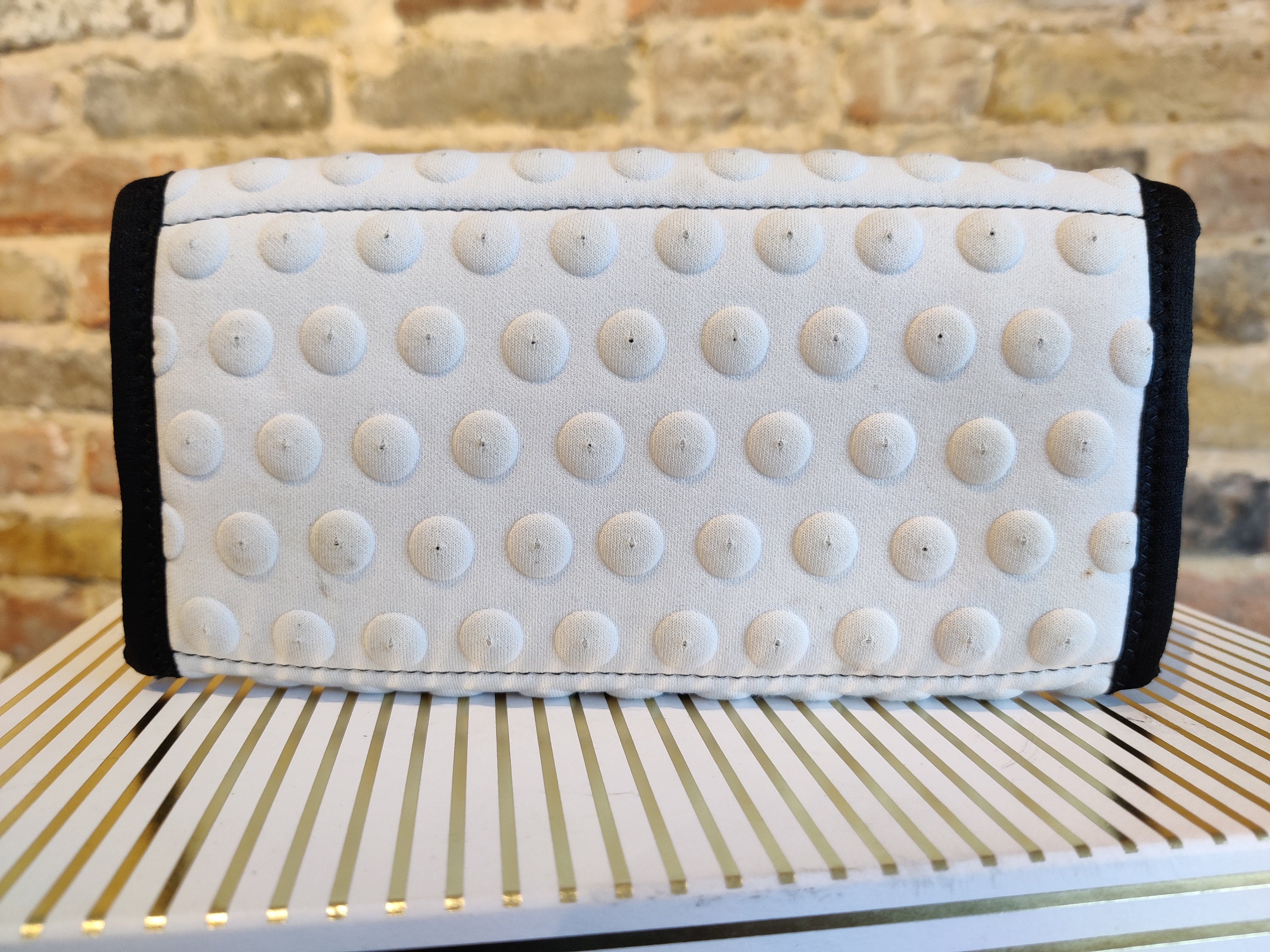 Atom by Grace Barrand White Neoprene Textured Wallet Purse Jewellery ...