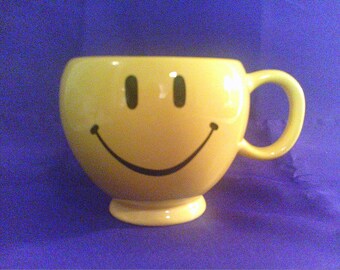 Happy Face Vase - Etsy