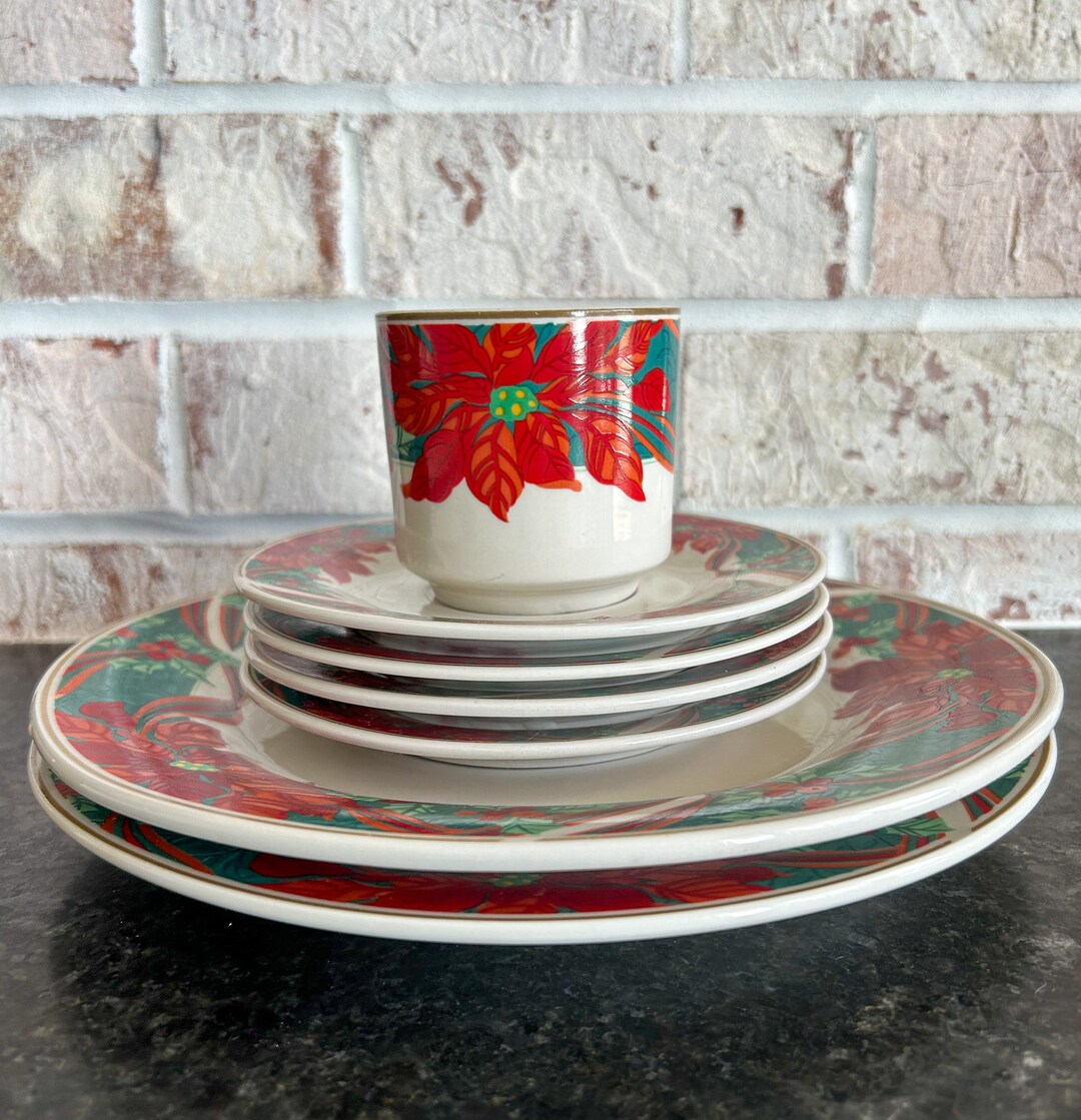 Vintage Christmas Dishes, Vintage Gibson Poinsettia and Ribbons Holiday ...