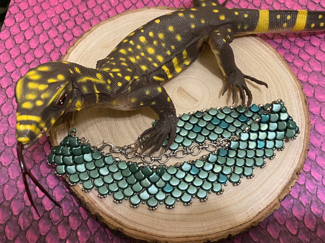 Hand-beaded Green Dragon Scale Snake Scale Czech Glass Choker Necklace ...