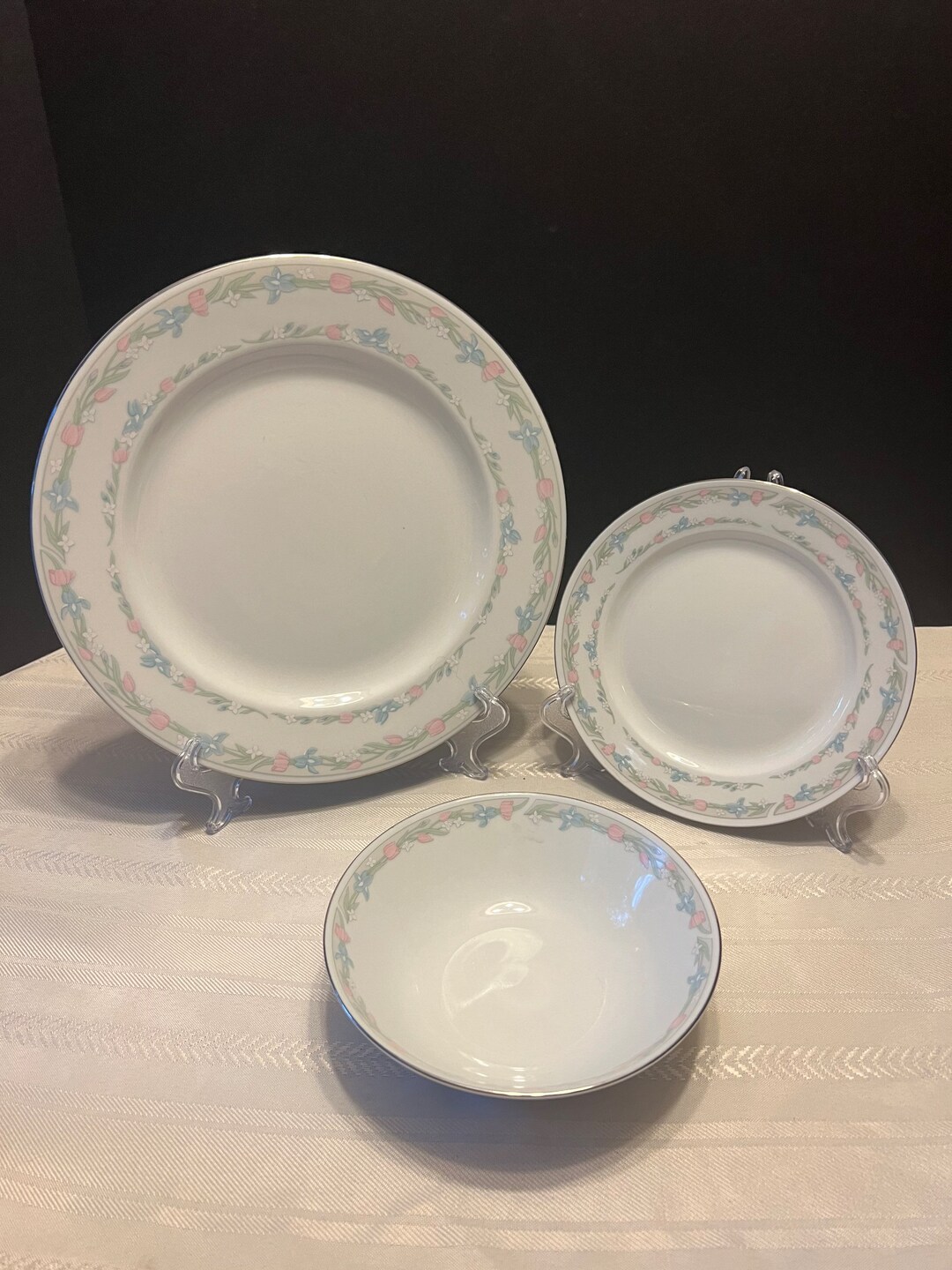 Vintage Illusions by Excel Reprise and Center Stage. Variety of Sizes ...