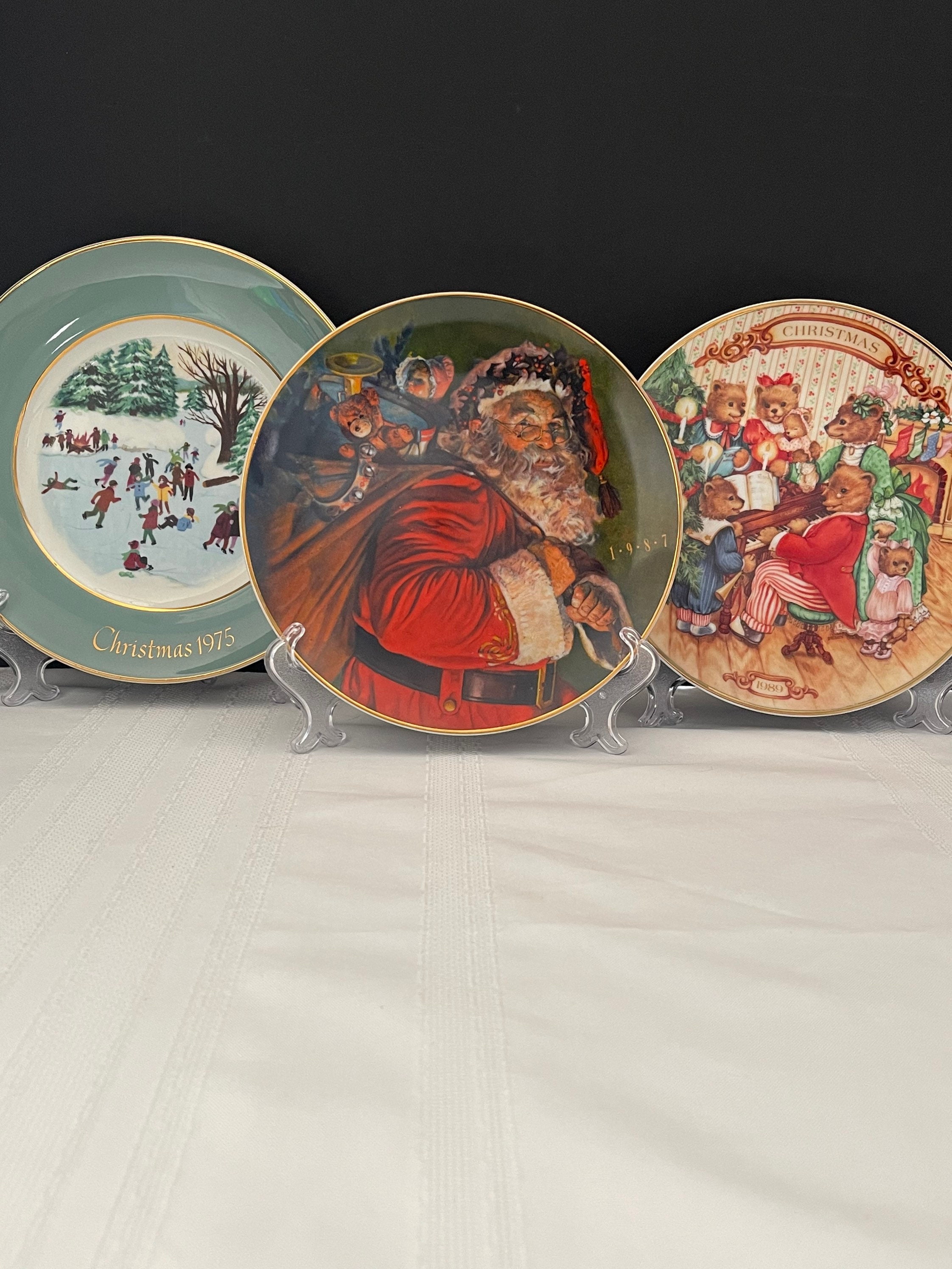 Vintage Avon Christmas Decorative Plates. - Etsy