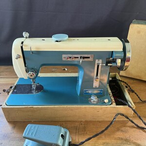 Vintage Montgomery Ward Signature Automatic ZIGZAG Sewing Machine WORKS ...
