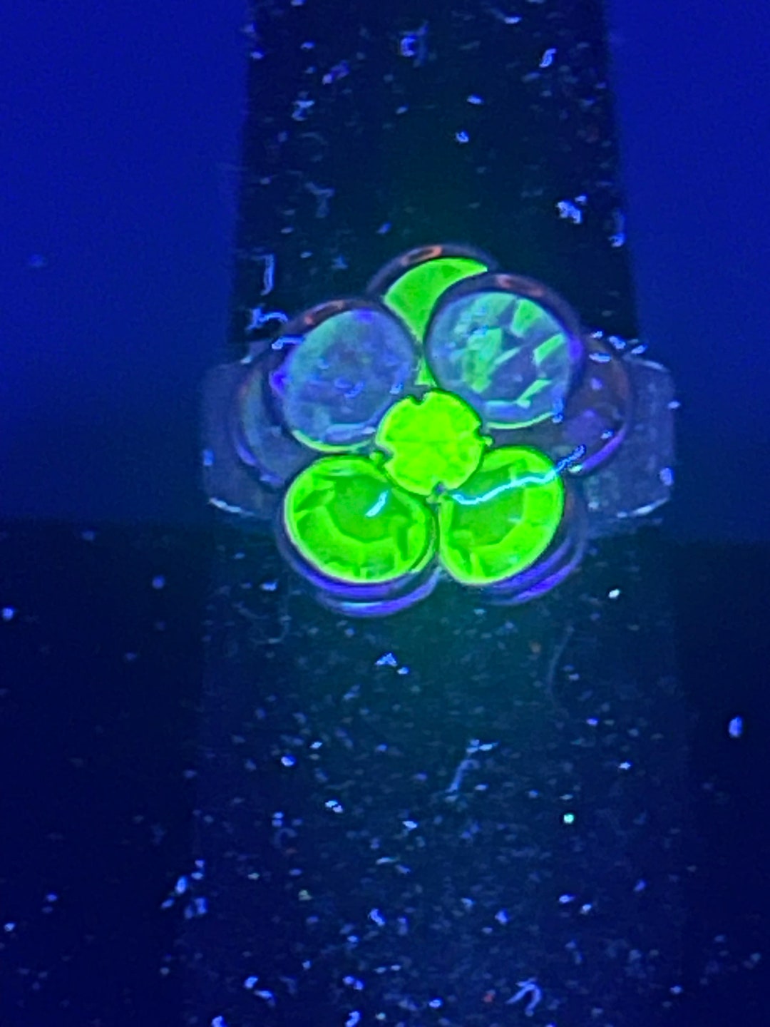 Vintage Green Uranium Glass Flower Ring Set in a 18K Gold HGE Size 8 - Etsy