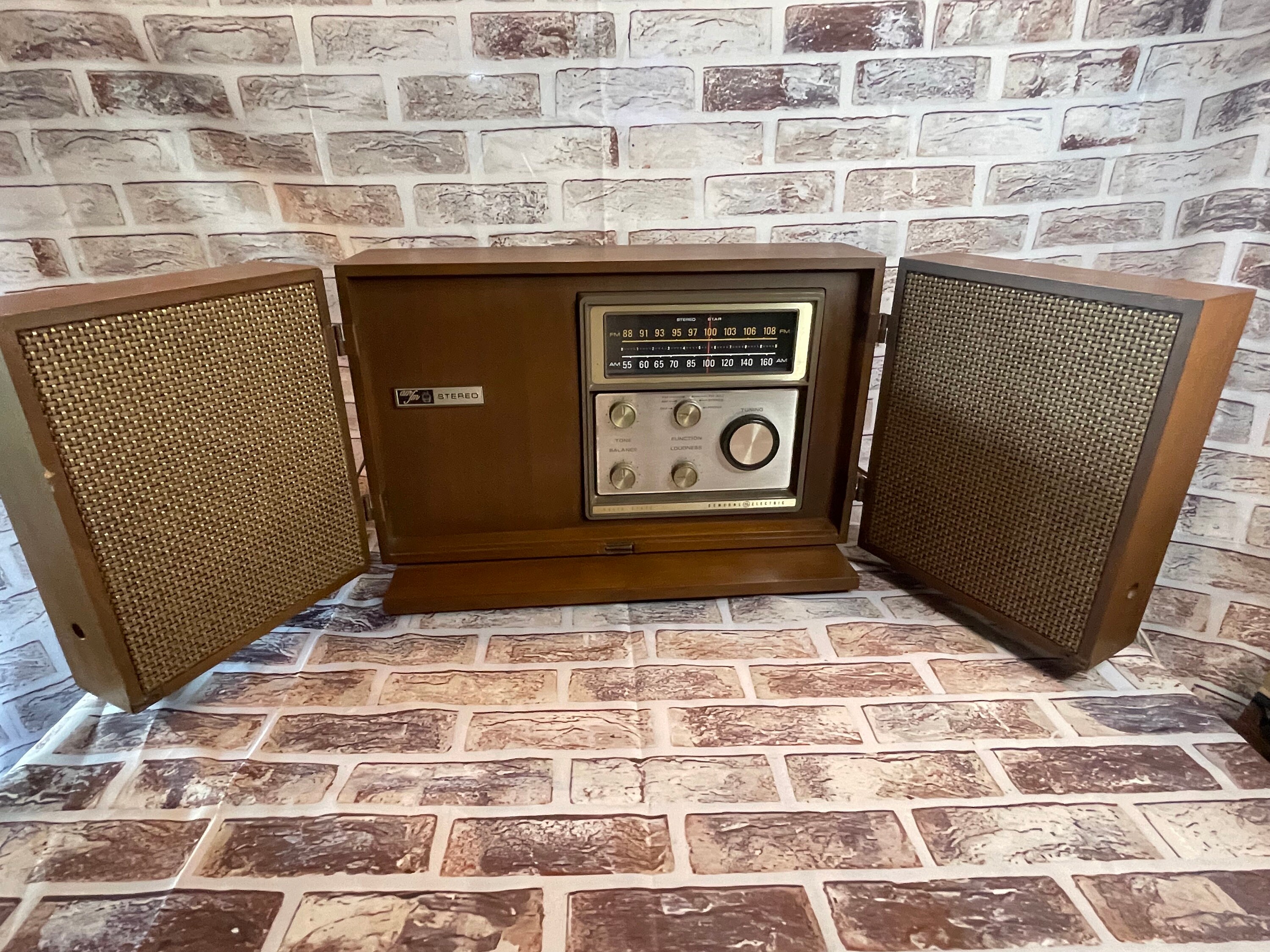 Vintage MCM General Electric AM/FM Folding Speaker Static Radio. Model ...