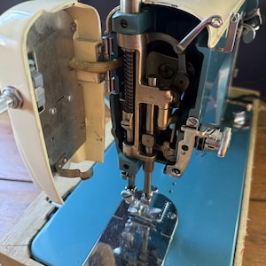 Vintage Montgomery Ward Signature Automatic ZIGZAG Sewing Machine WORKS ...