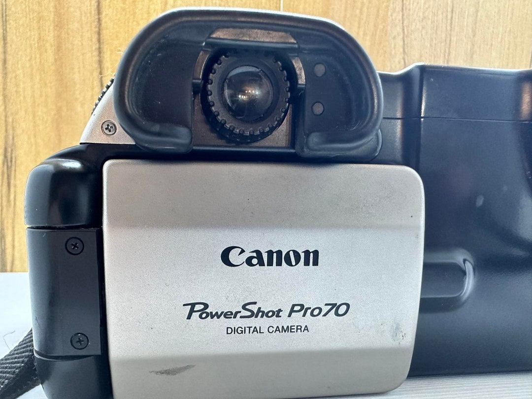 Canon Powershot Pro 70 Digital Camera 2.5 Optical Zoom 2 Inches LCD ...
