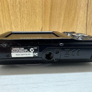 Samsung ES80 Digital Camera 12 MP 5X Optical Zoom 2.4 Inches LCD Video ...