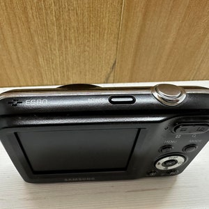 Samsung ES80 Digital Camera 12 MP 5X Optical Zoom 2.4 Inches LCD Video ...