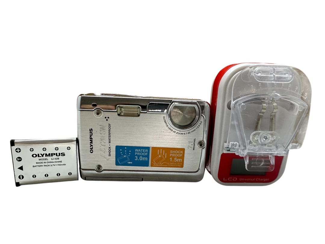 Olympus M 720sw Digital Camera Shockproof Waterpoof 7.1 MP 3x Optical ...