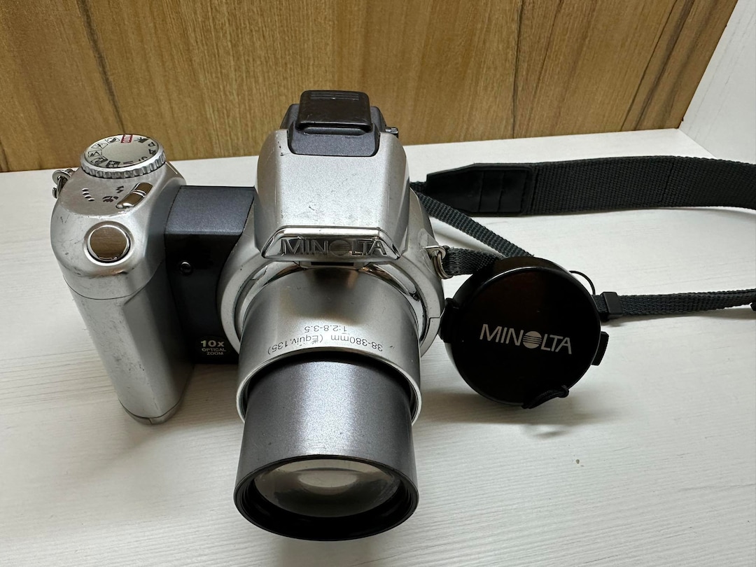Professional Minolta Dimage Z1 Digital Camera 3.2 MP 10X Optical Zoom ...