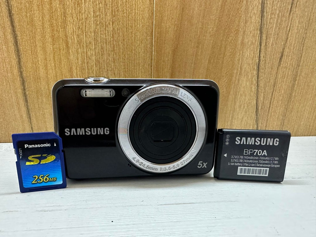 Samsung ES80 Digital Camera 12 MP 5X Optical Zoom 2.4 Inches LCD Video ...