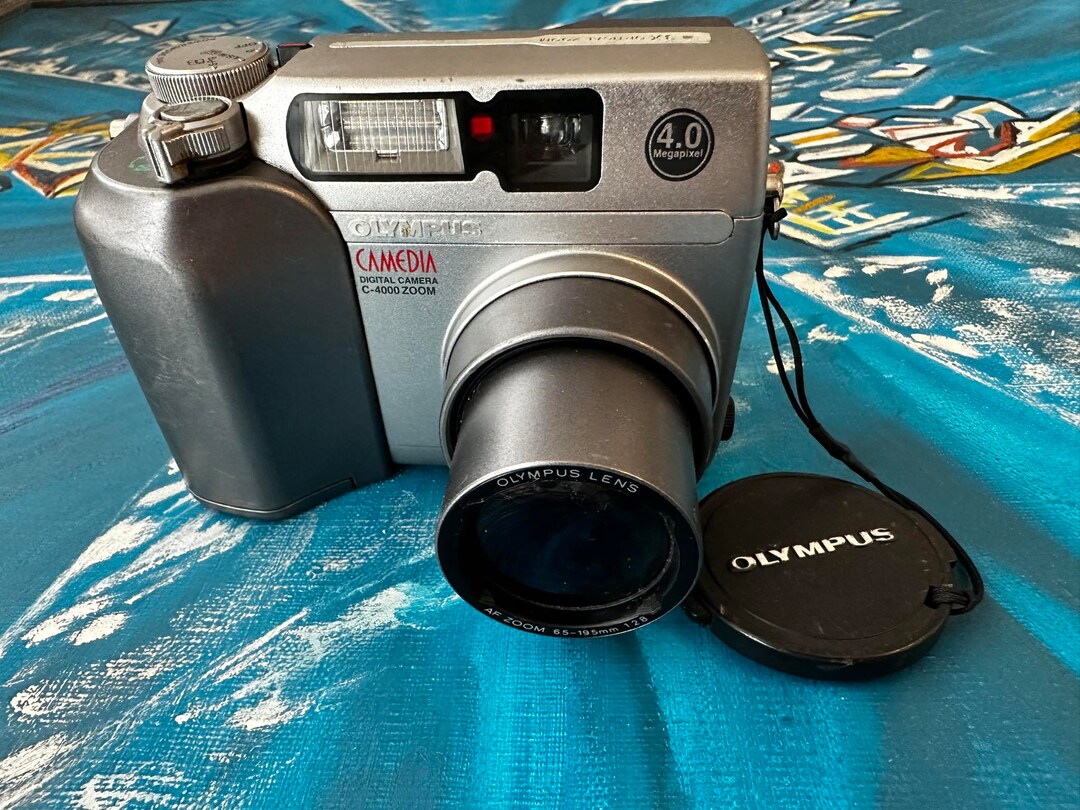 Professional Olympus C-4000 Ultra Zoom Digital Camera 4 MP 3X Optical ...
