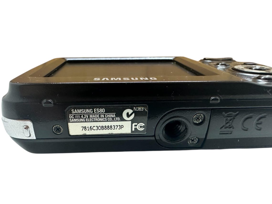Samsung ES80 Digital Camera 12 MP 5X Optical Zoom 2.4 Inches LCD Video ...