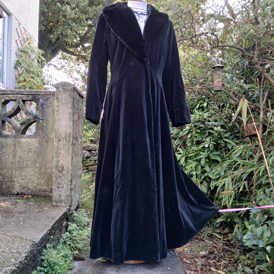 Gothic Black Velvet Coat Fur Collar Witch VAMPIRE BALL Edwardian ...