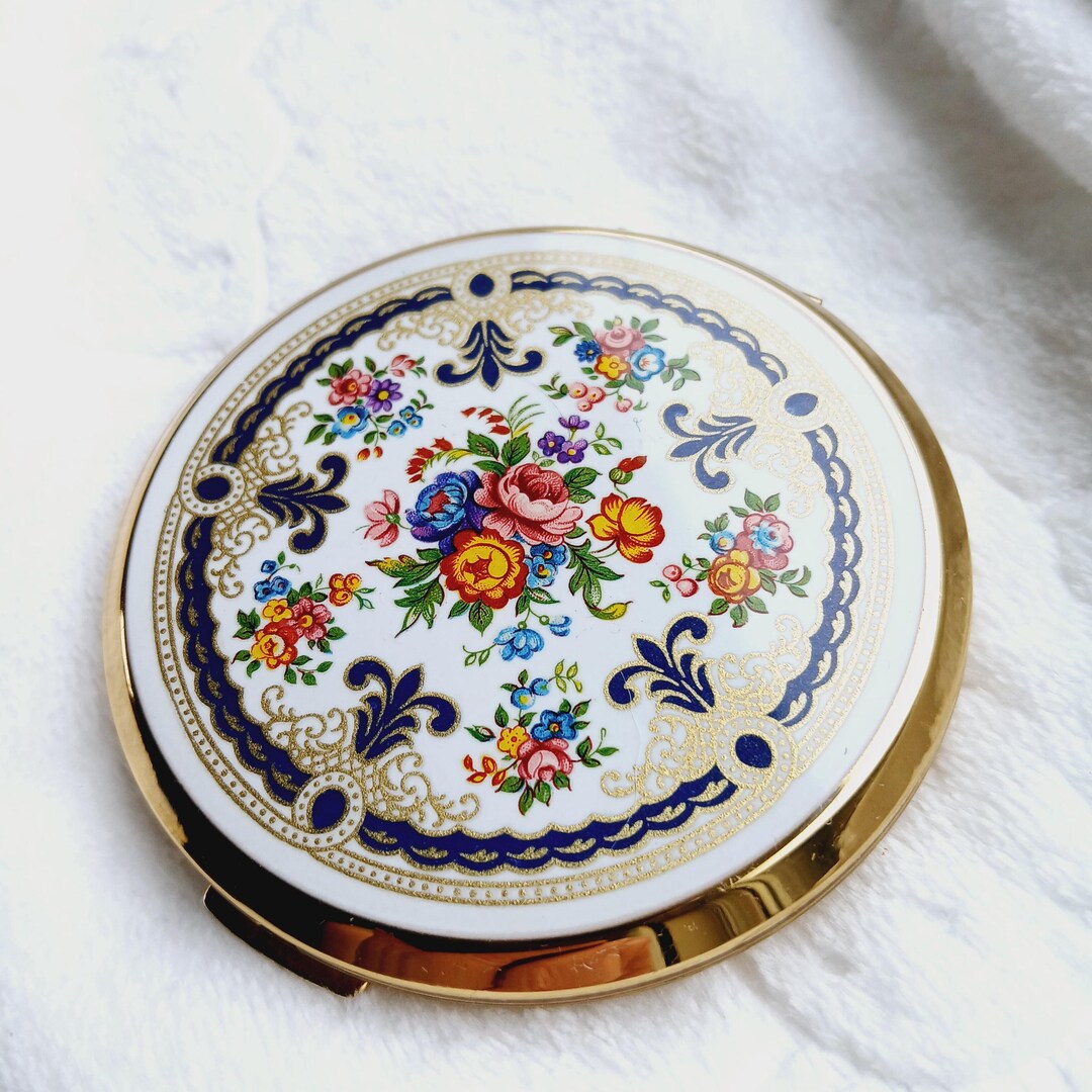 Vintage 1970's Stratton Makeup Powder Compact White Enamel Over Gold ...