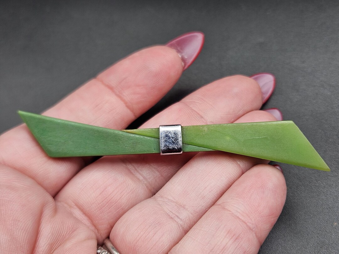 Antique 1930s Art Deco Green Two Tone Bakelite Bow Brooch Chrome Centre ...