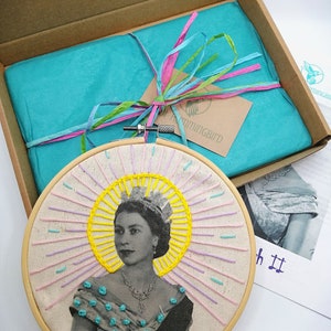 Heidi Hummingbird Queen Elizabeth II Vintage Photo Customise - Etsy