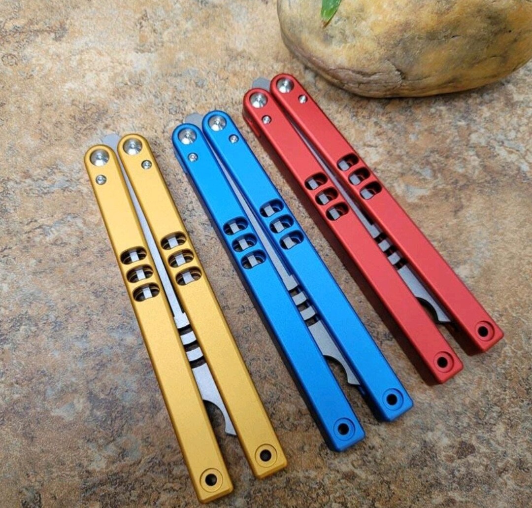 Mako Trainer Clone - Etsy