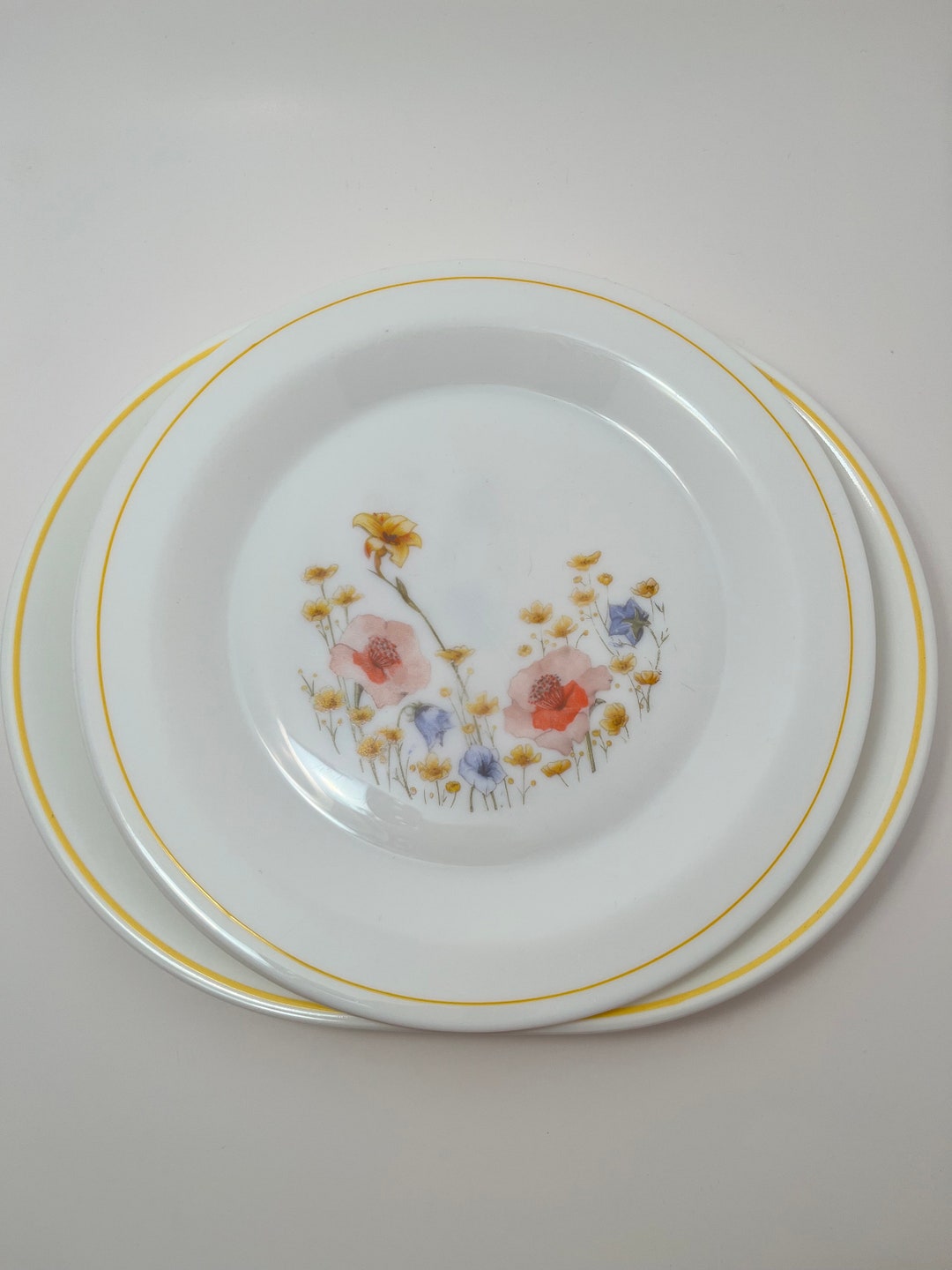2 Arcopal Summer Meadow Dinner Plates & 1 Corelle Yellow Stripe Platter ...