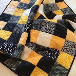 Yellow and Black Baby Bee Quilt, Baby Quilt, Yellow Bee Quilt ...