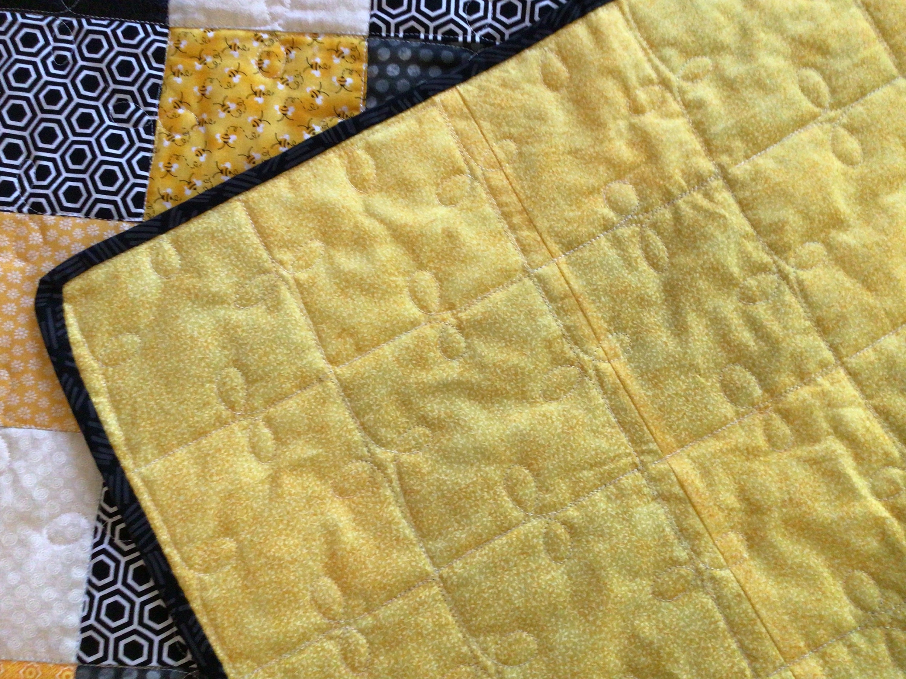 Yellow and Black Baby Bee Quilt, Baby Quilt, Yellow Bee Quilt ...