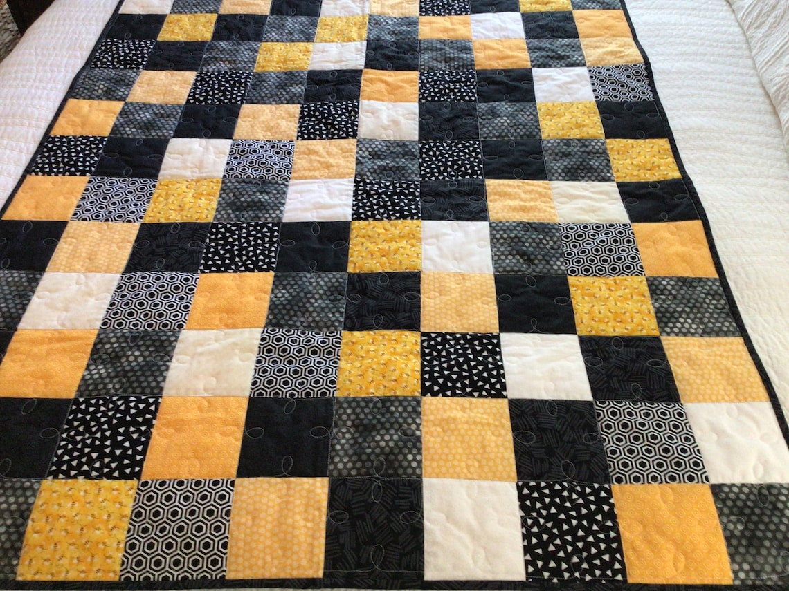 Yellow and Black Baby Bee Quilt, Baby Quilt, Yellow Bee Quilt ...