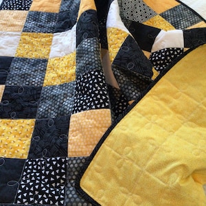 Yellow and Black Baby Bee Quilt, Baby Quilt, Yellow Bee Quilt ...