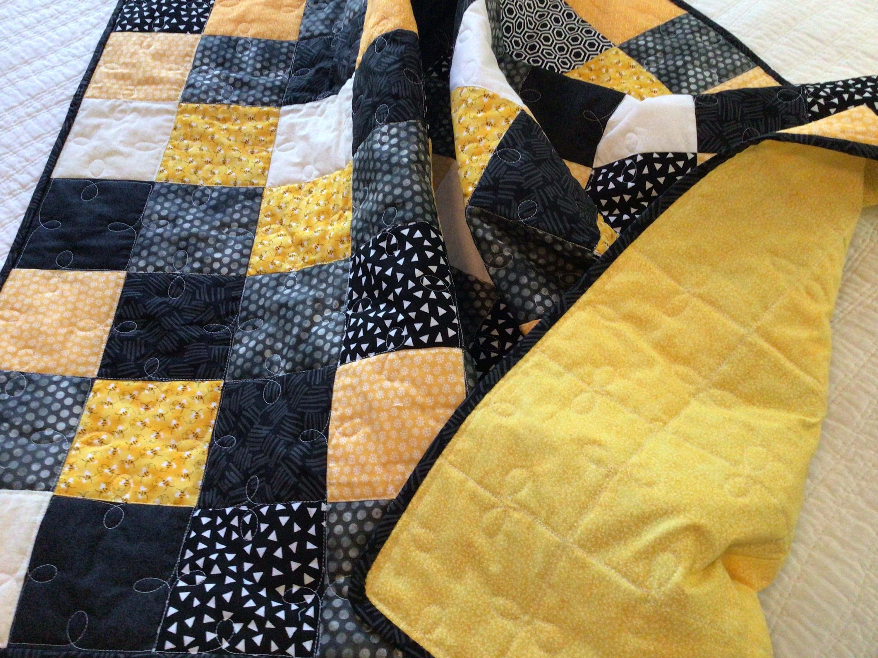 Yellow and Black Baby Bee Quilt, Baby Quilt, Yellow Bee Quilt, Patchwork Quilt - Etsy
