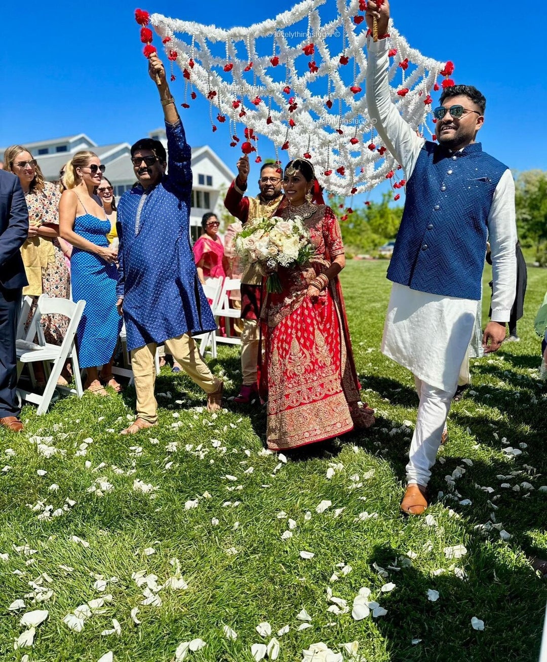 White and Red Hanging Flowers With Pearl Beads Phoolo Ki Chadar, Birdal ...
