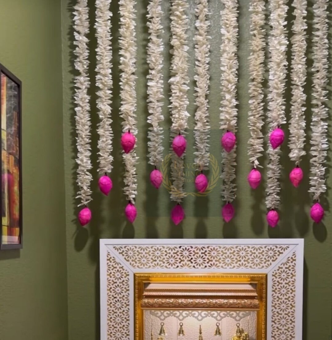 Garland / Strings Traditional Indian White Jasmine With Pink Lotus Buds ...