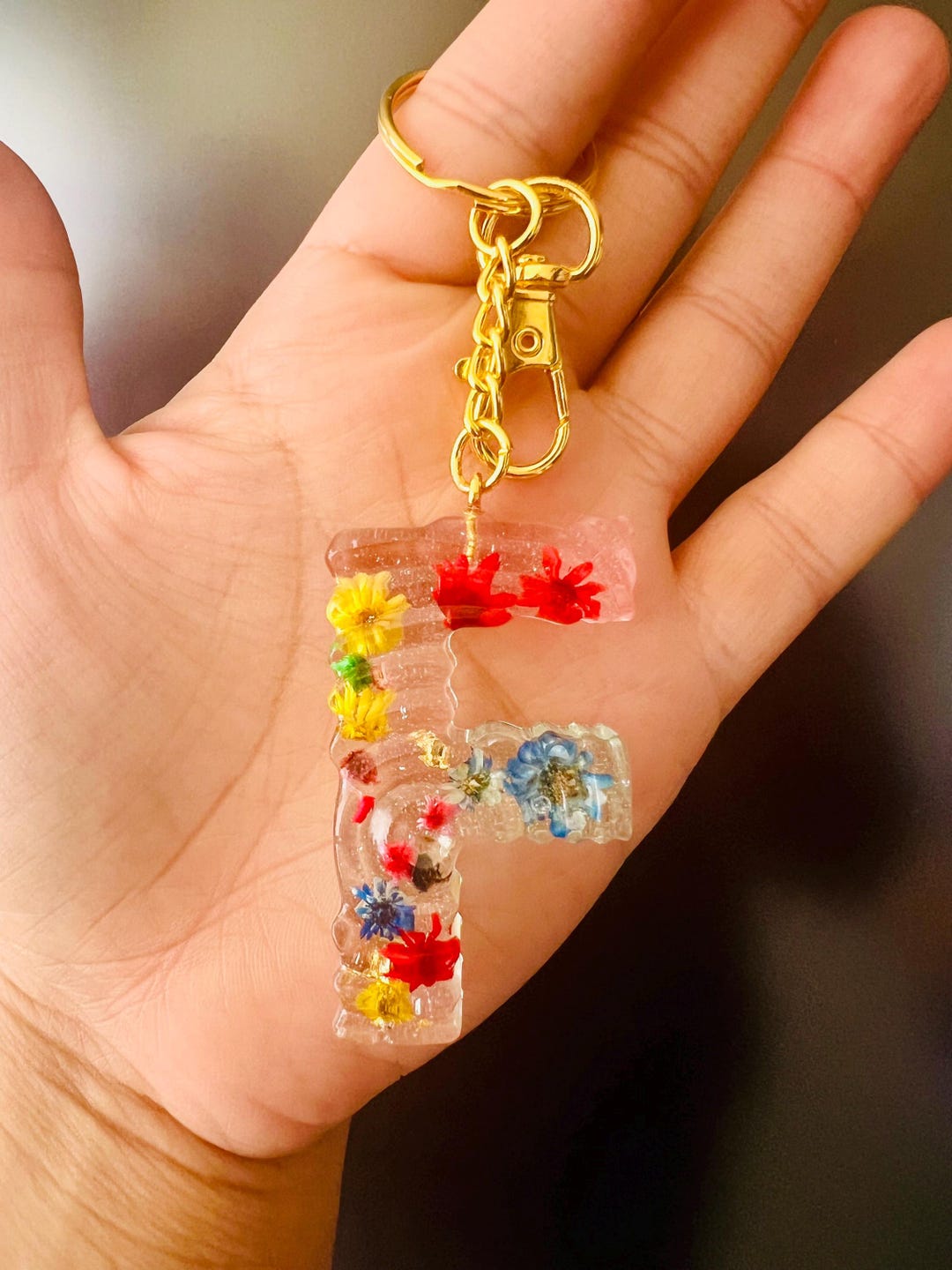 Flower Letter Keychain | Initial Letter Keychain | Random Gift | Resin ...