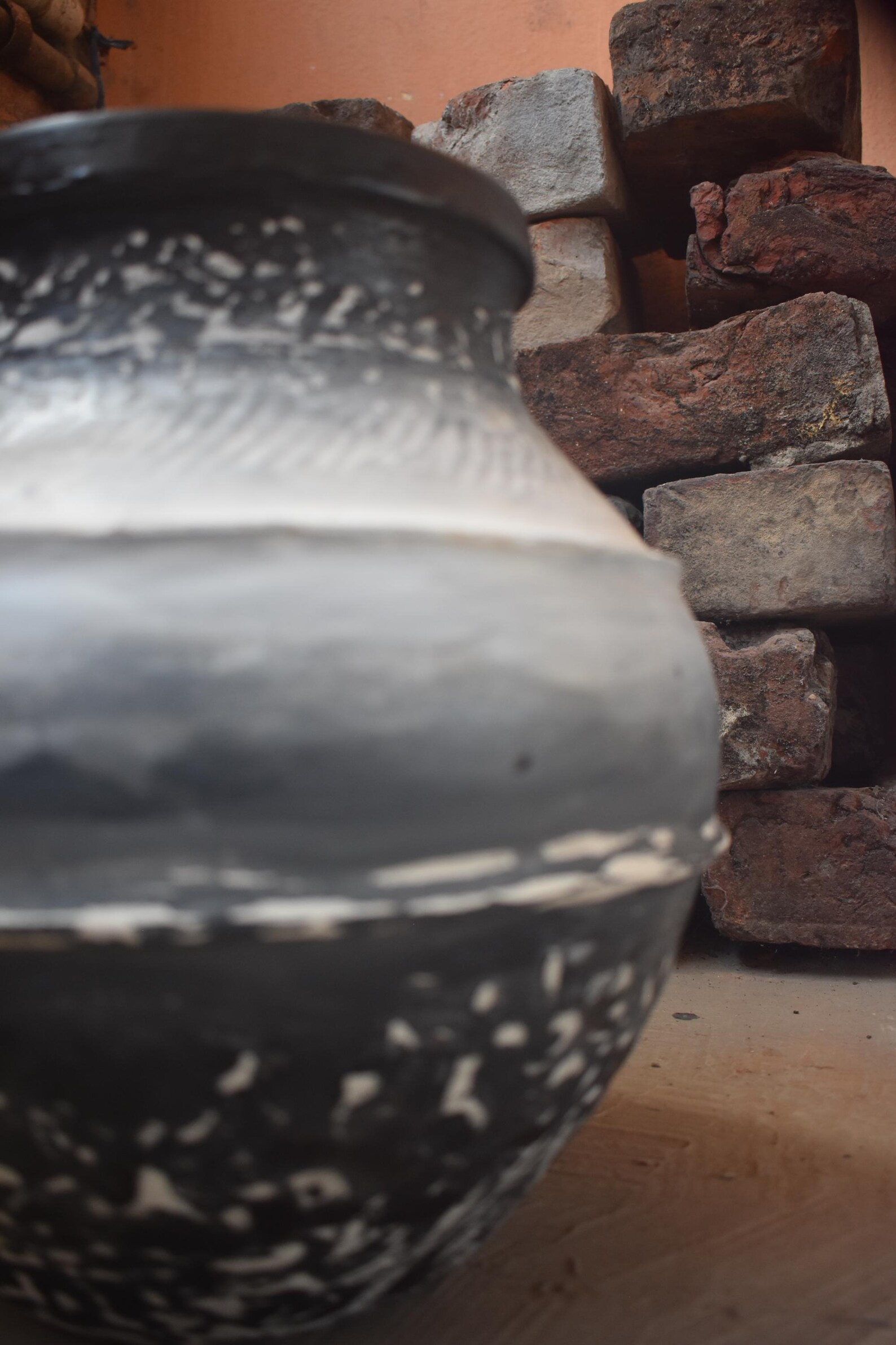 Black White Ombre Vase, Primitive Terracotta Pottery, Large Hand Etched ...