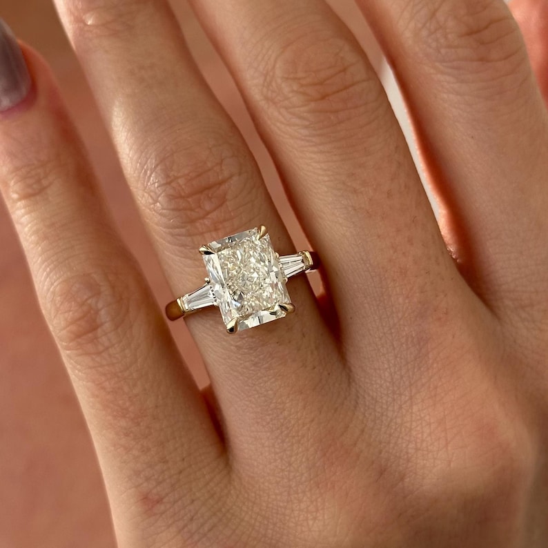 5 Carat Elongated Radiant E VVS2 Lab Grown Diamond Engagement Ring ...