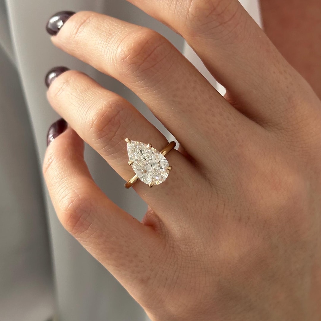 4 Carat Elongated Pear Cut E VVS2 Lab Grown Diamond 2MM Solitaire Ring ...