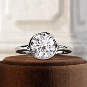 2 Carat Round Brilliant Lab Grown Diamond Solitaire Ring / Yellow Gold ...