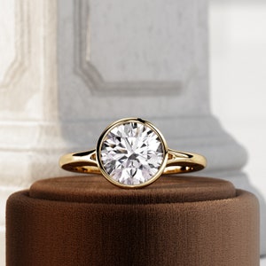 2 Carat Round Brilliant Lab Grown Diamond Solitaire Ring / Yellow Gold ...