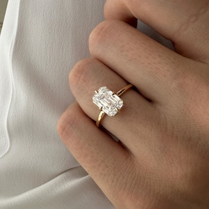 2.5 Carat Emerald Cut Lab Grown Diamond Kite Set Engagement Ring ...
