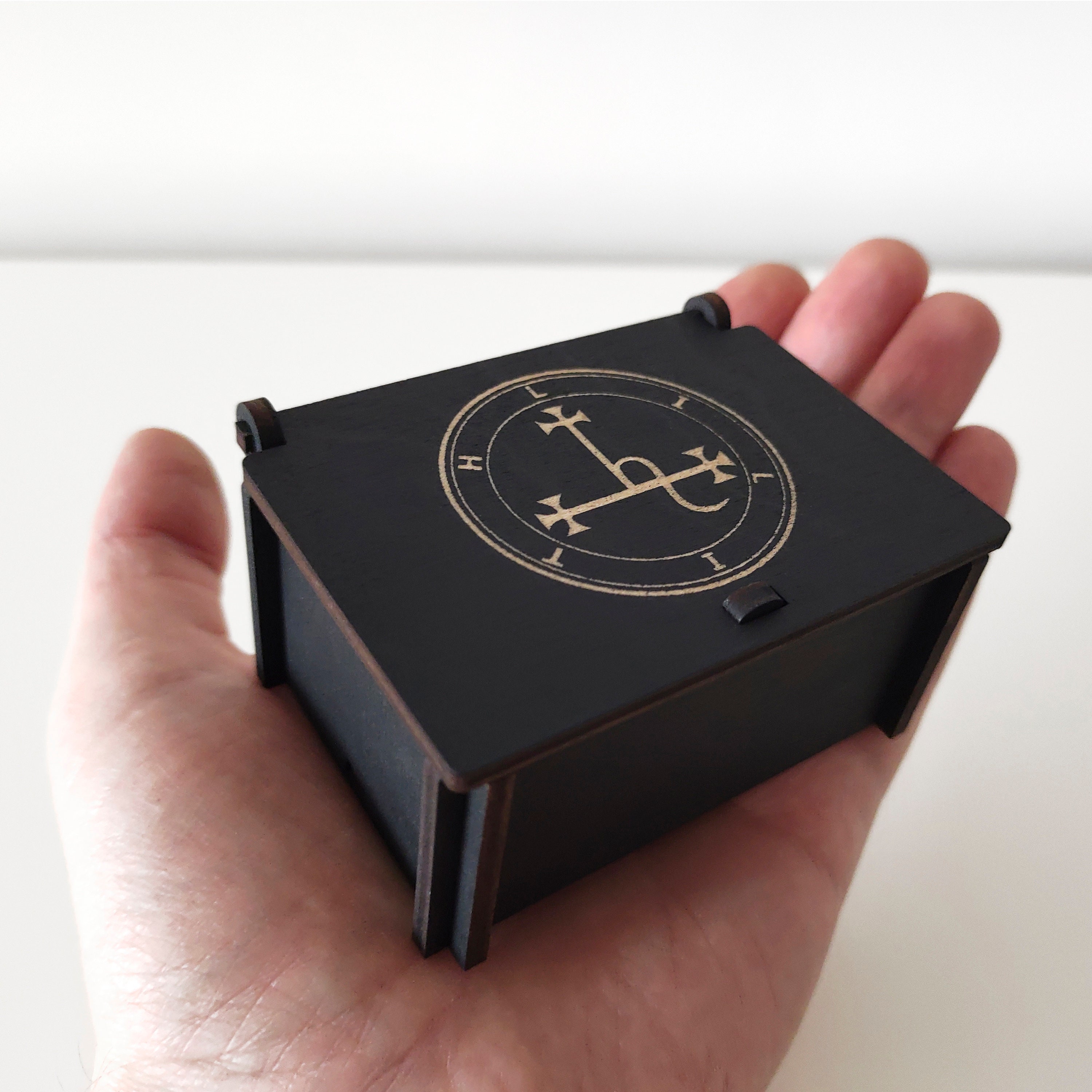 16 Runes of the Dark Goddess, Lilith Runes Set, Runes for Divination ...