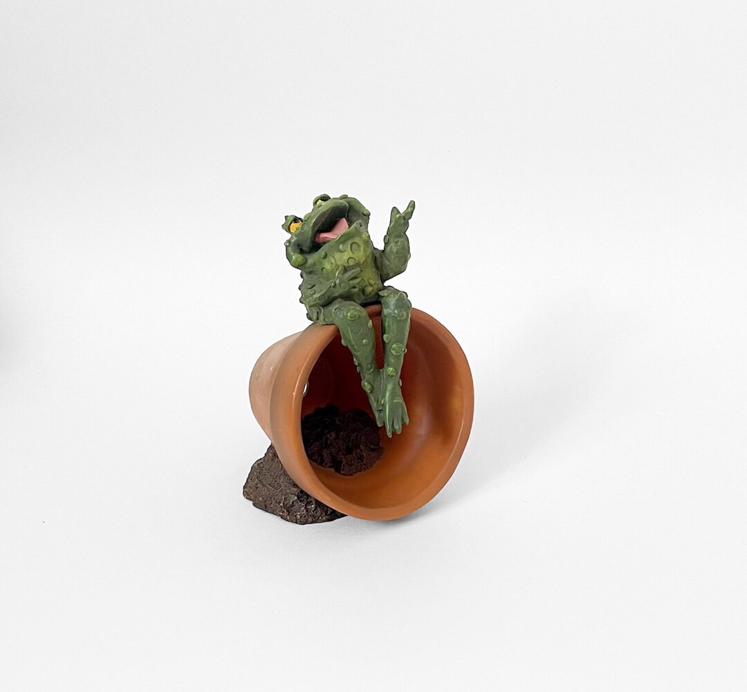 Vintage 3D Frog Mr. Toad Sitting on Flower Pot, Hand Painted Resin Frog ...