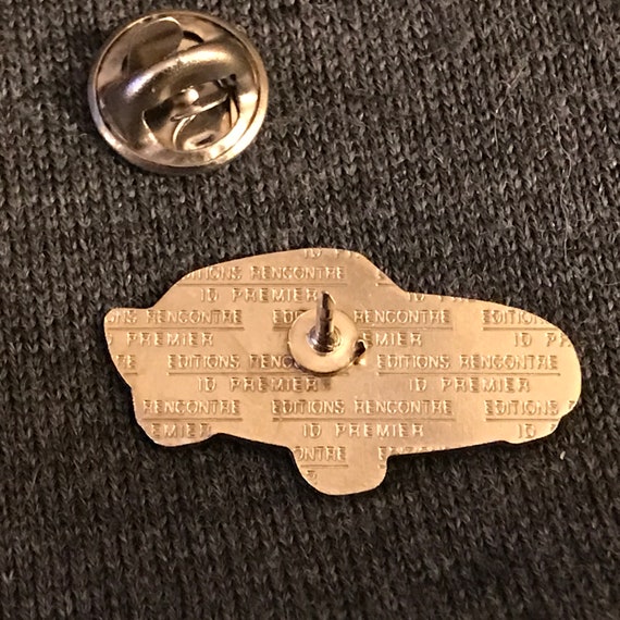 Classic enameled red Ferrari 250 GTO car lapel pin - Gem