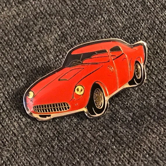 Classic enameled red Ferrari 250 GTO car lapel pin - Gem