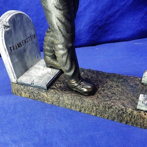 Aurora 1961 "original Frankenstein" Fully Built Model Kit W/cemetery ...