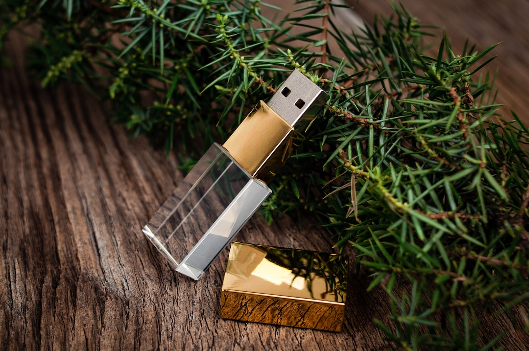 Quality Crystal USB Flash Drive 3.0 With FREE Engraving | Glass Wedding ...