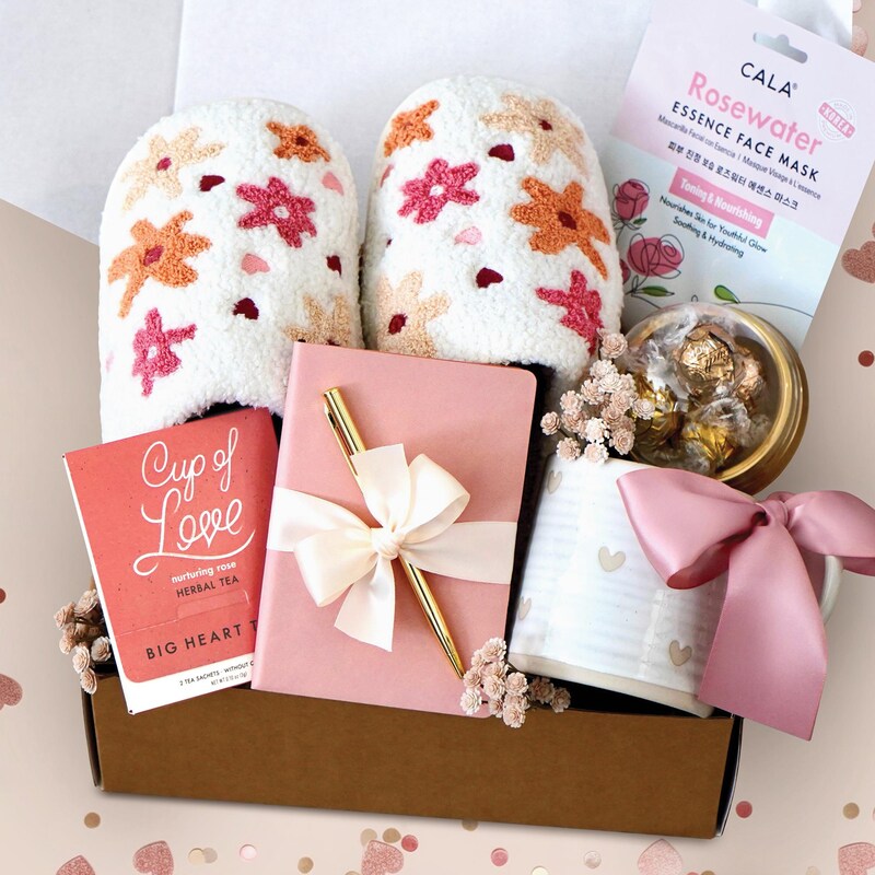 Girlfriend Gift Basket - 60+ Gift Ideas for 2025
