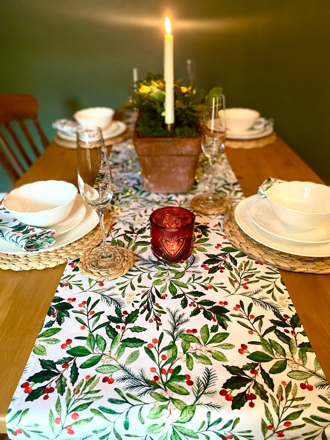 Christmas Holly and Mistletoe Table Runner - Etsy UK